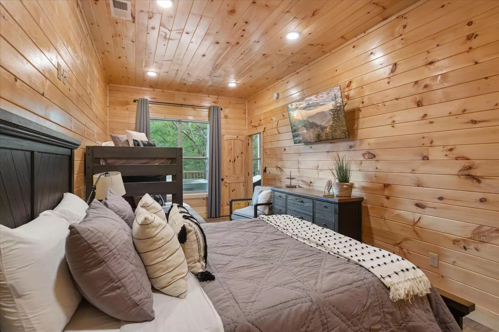 Chasing the Son Cabin in Sevierville