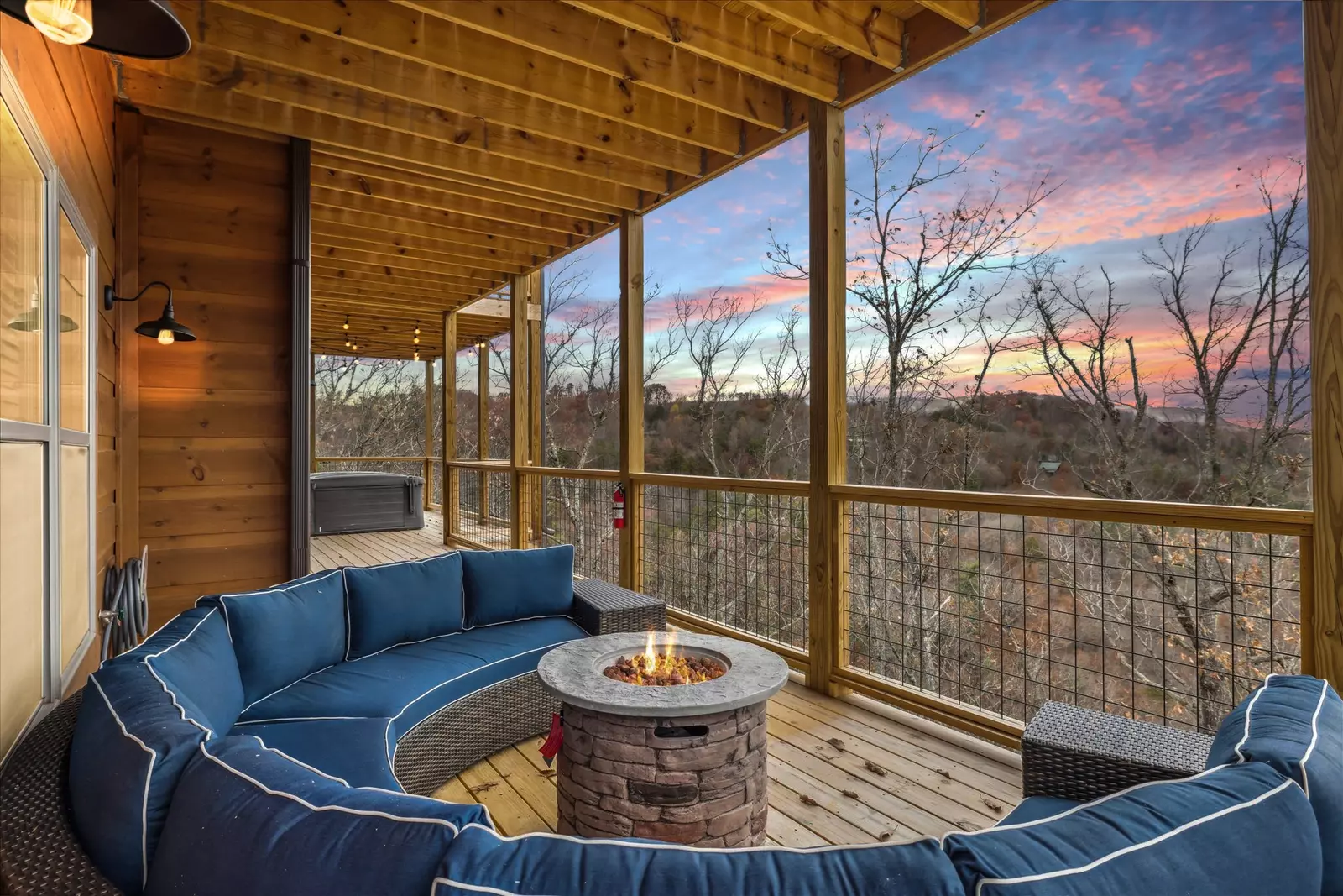 Treehouse Lodge in Sevierville