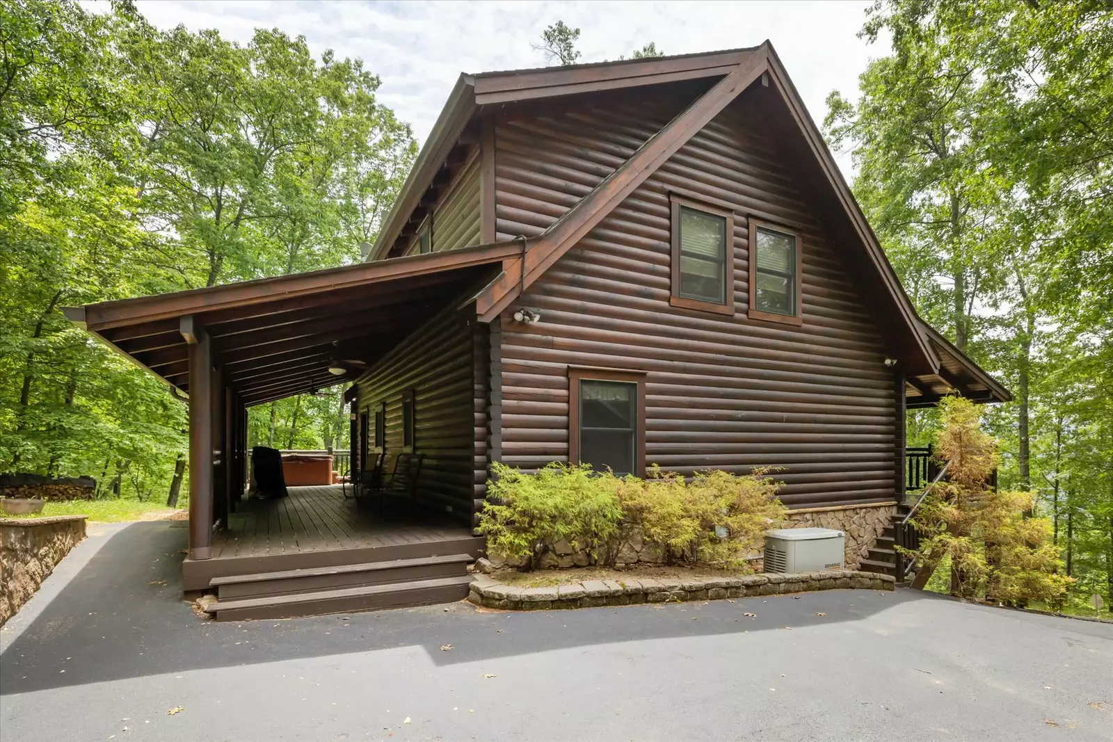 Wolf Den in Sevierville