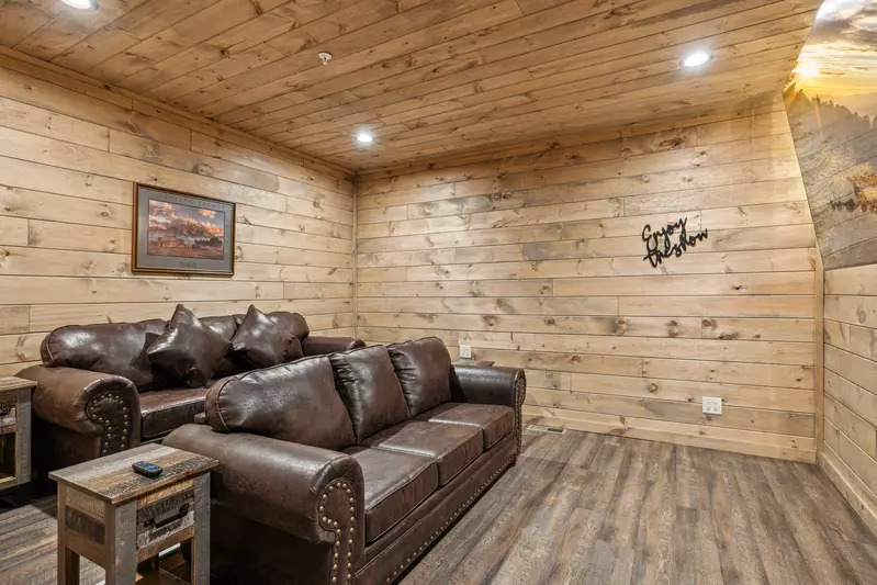 Moonshine Mountain Lodge in Sevierville